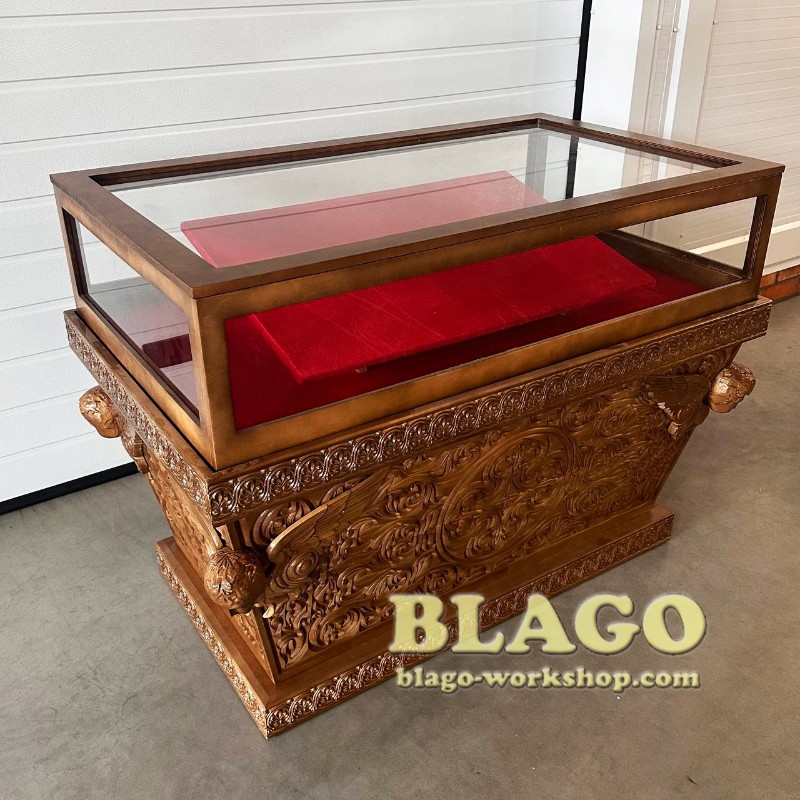 Wooden tomb with carving 125x75x87 cm