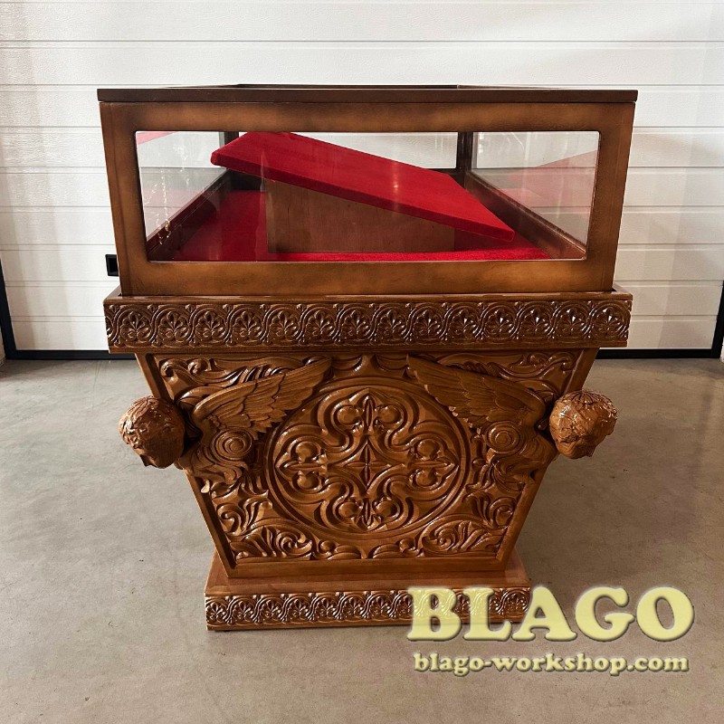 Wooden tomb with carving 125x75x87 cm